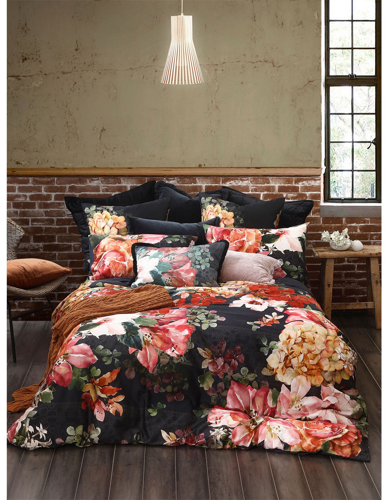 Mm Linen Queen Quilt Cover Set Valencia Black | David Jones