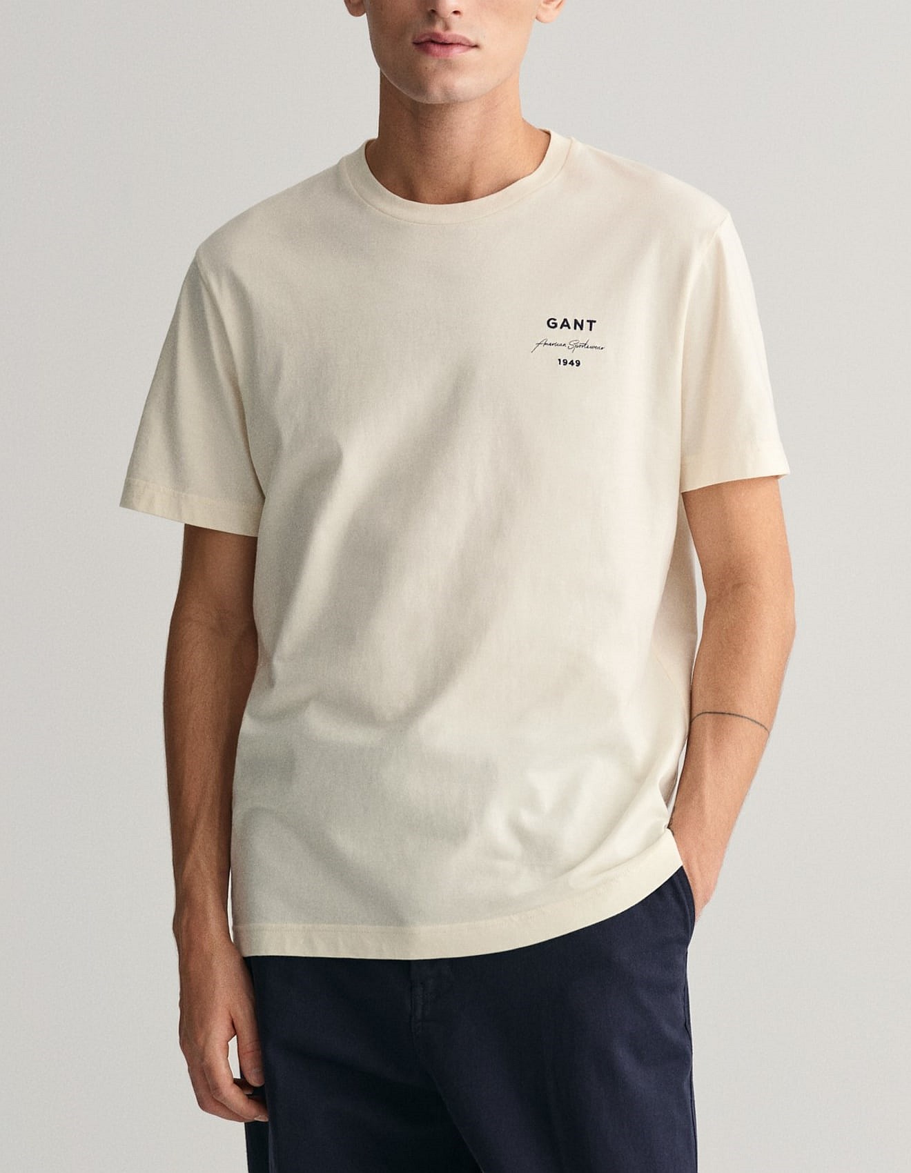 Gant Gant Script Graphic T-shirt | David Jones